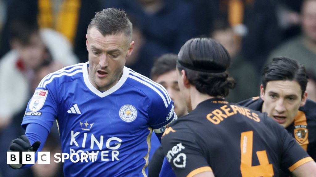 Hull City 2-2 Leicester City: Jamie Vardy rescues draw for Championship ...