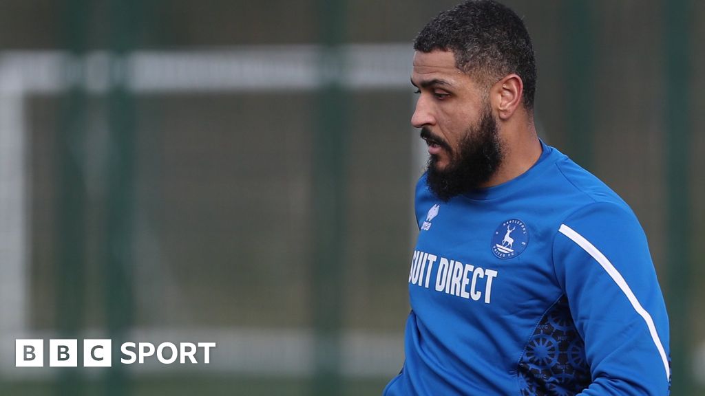 Leon Clarke: Hartlepool United sign veteran free-agent striker - BBC Sport