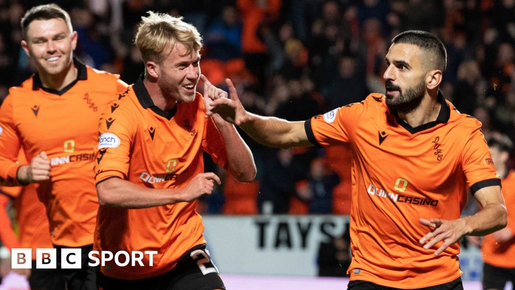 Dundee Utd 1-0 Hibernian: Liam Fox's side off bottom of Scottish Premiership after frantic clash ...