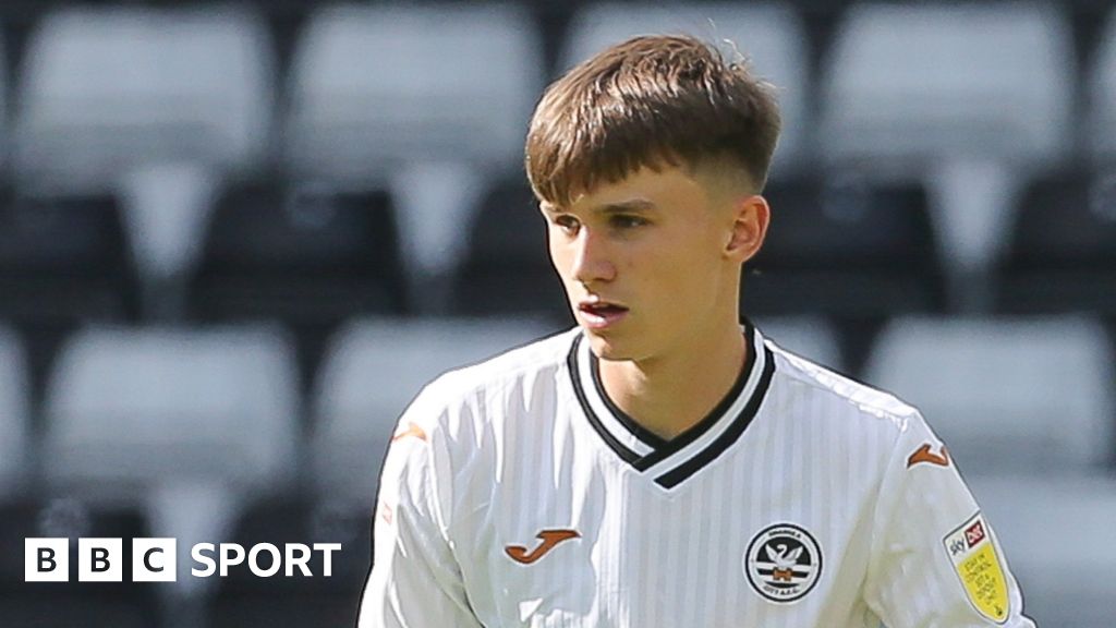 Swansea City: Teenage midfielder Ben Lloyd signs new deal - BBC Sport