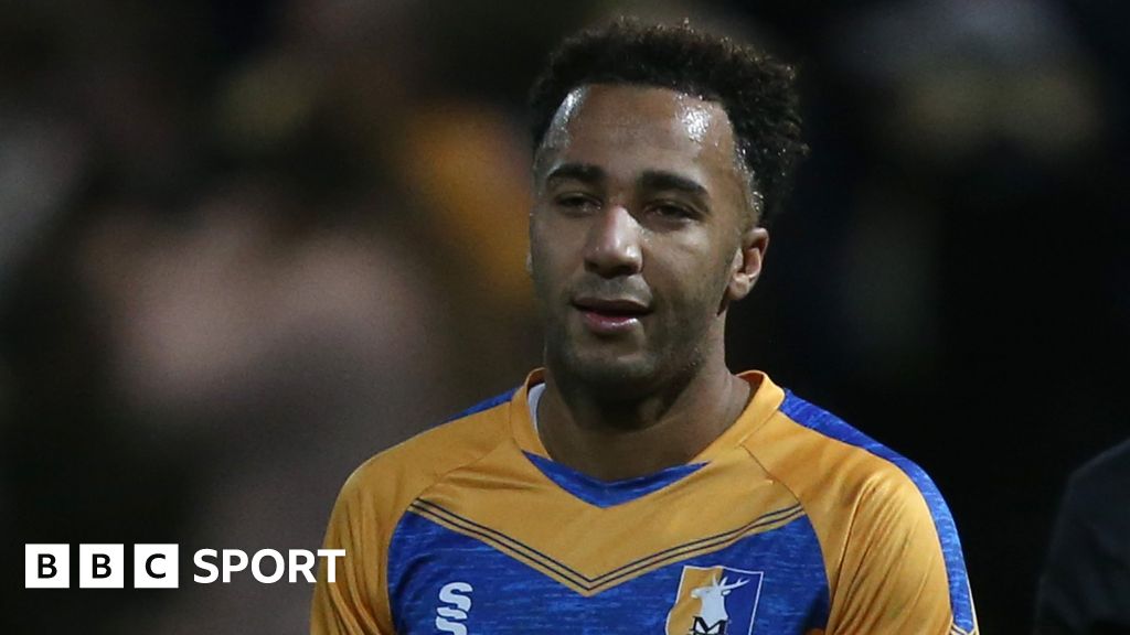 Nicky Maynard agrees new terms with Mansfield Town - BBC Sport