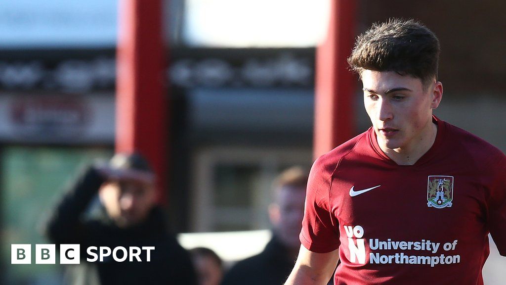 Scott Pollock: Northampton Town midfielder signs new contract - BBC Sport