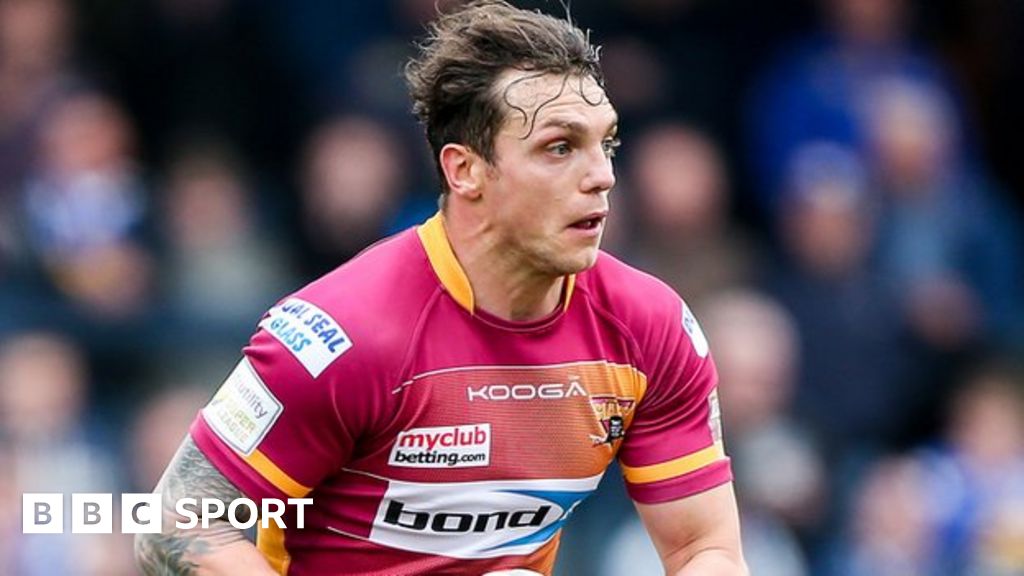 Scott Grix: Huddersfield full-back set to miss five months - BBC Sport