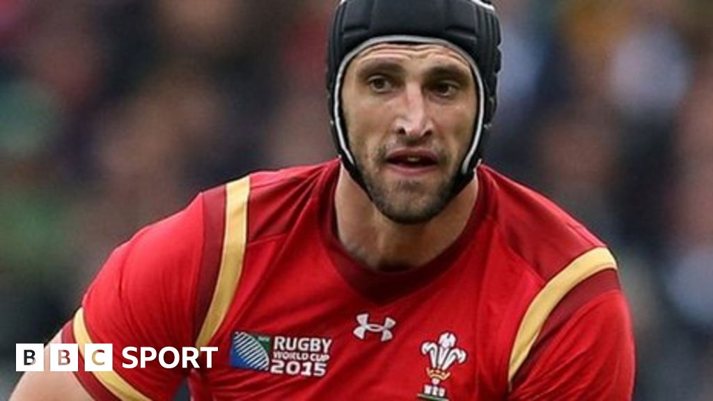 Tom Shanklin wants Wales lock Luke Charteris back in Wales - BBC Sport