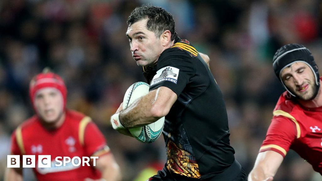 Chiefs 40-7 Wales - BBC Sport