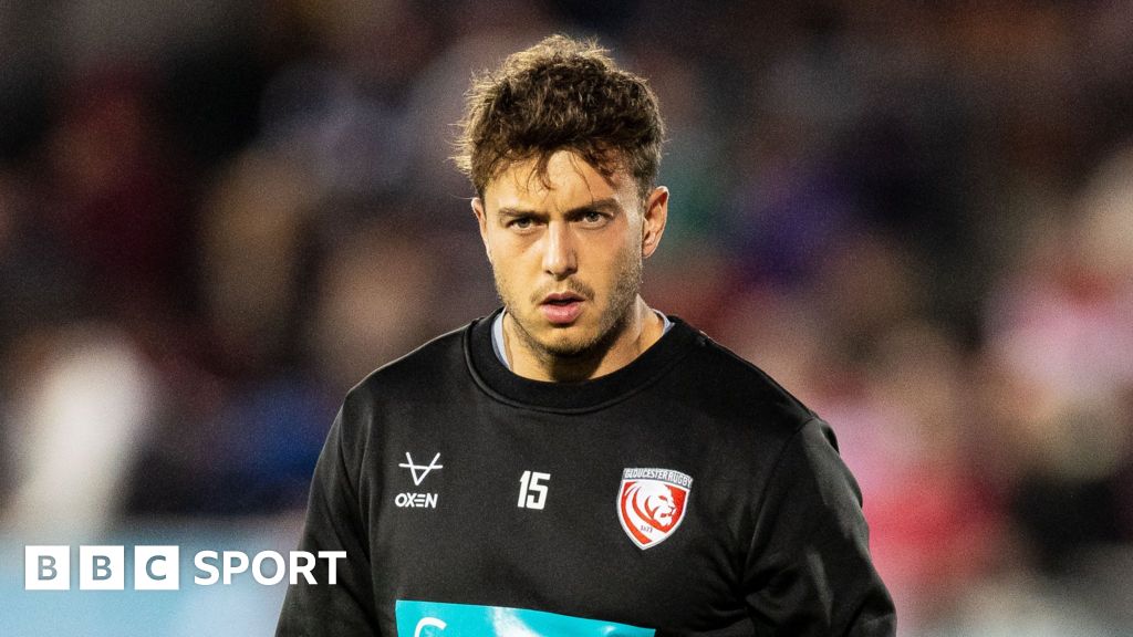 Lloyd Evans, Alex Seville and Ciaran Knight: Back and props extend ...