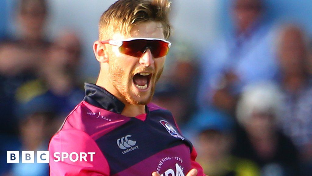 Rob Keogh: Northamptonshire all-rounder snaps tendon in finger - BBC Sport