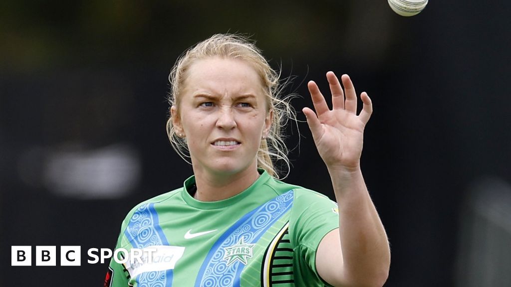 Kim Garth: Former Ireland star named in Australia Twenty20 squad - BBC ...