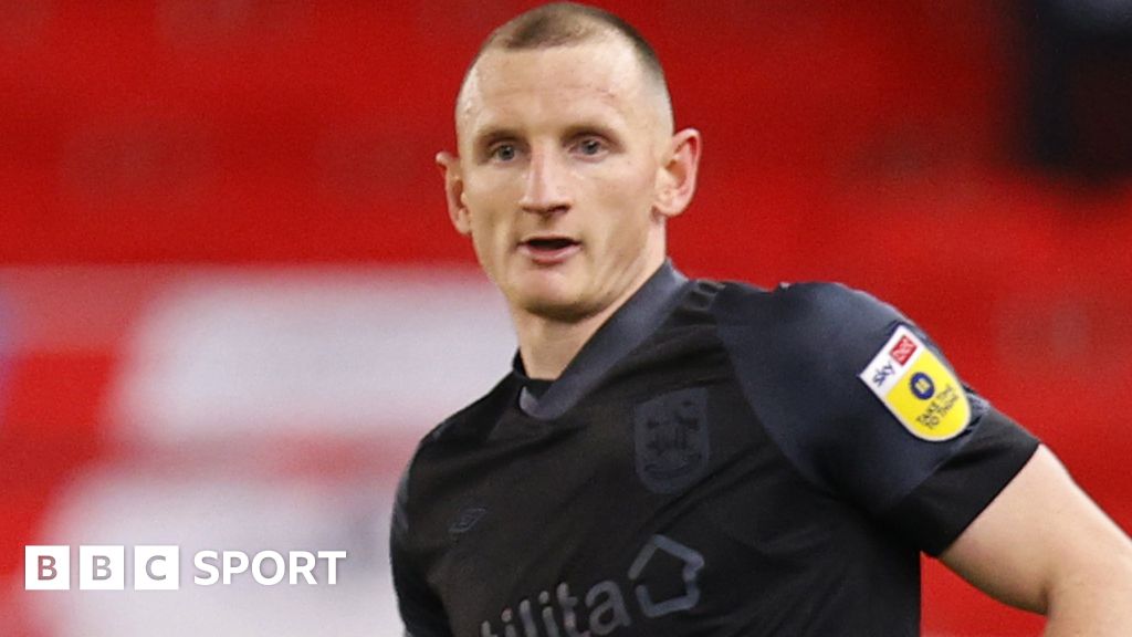 Wrexham sign Huddersfield Town defender Will Boyle for EFL return - BBC ...