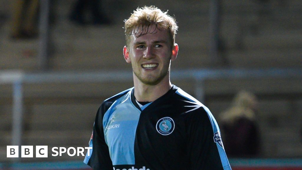 Jason McCarthy: Southampton defender extends Wycombe stay - BBC Sport