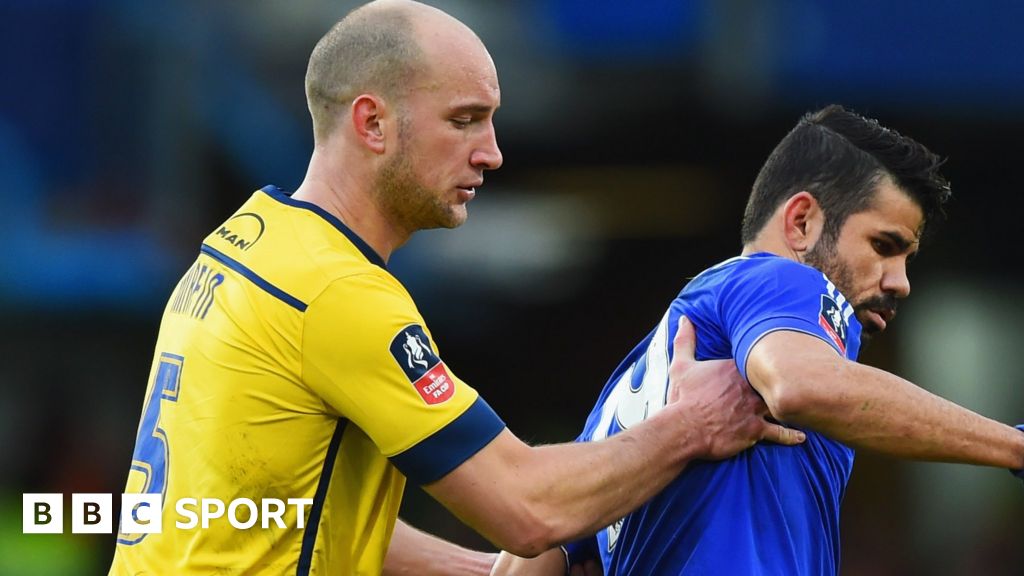 Mansfield Town sign David Mirfin & Johnny Hunt on free transfers - BBC ...