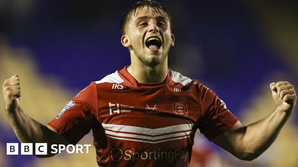 Mikey Lewis: Hull KR half-back signs new four-year contract - BBC Sport