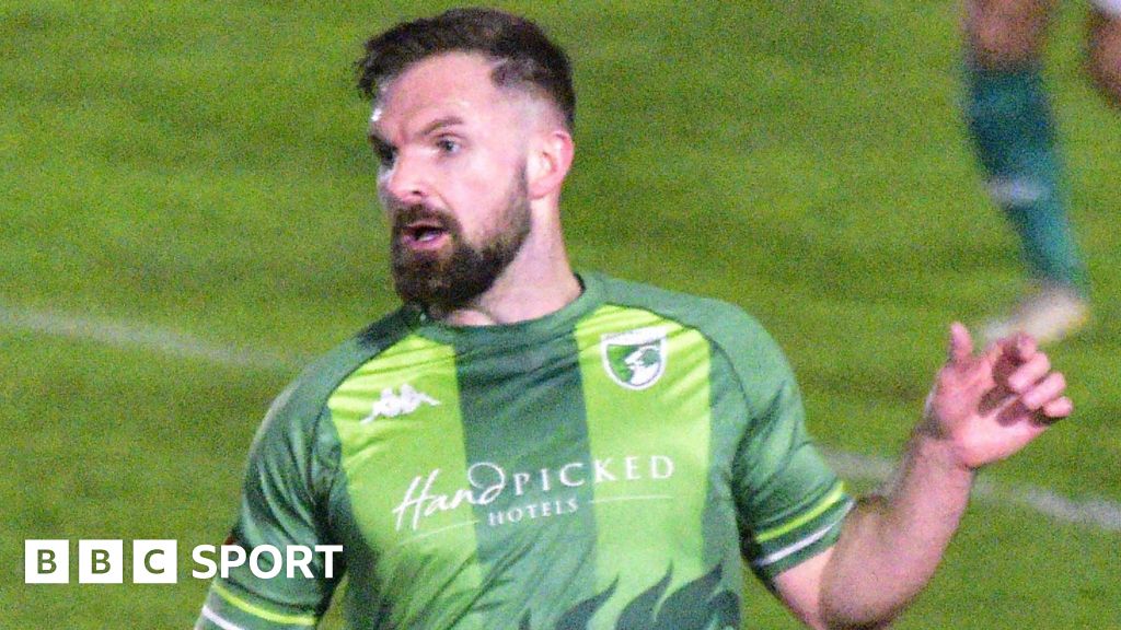 Guernsey FC lose 6-2 at home to league leaders Chertsey Town - BBC Sport