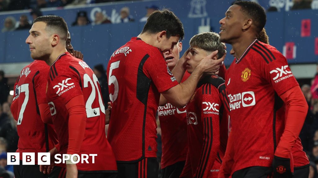 Everton 0-3 Man Utd: Alejandro Garnacho scores sensational bicycle kick - BBC Sport