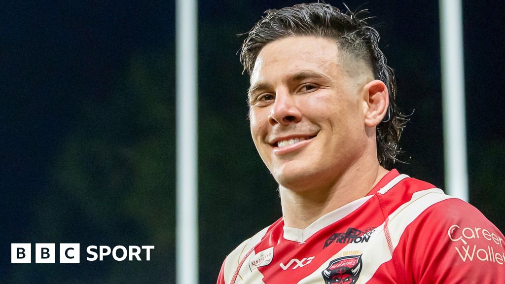 Shane Wright: Salford Red Devils back-rower signs three-year deal - BBC ...