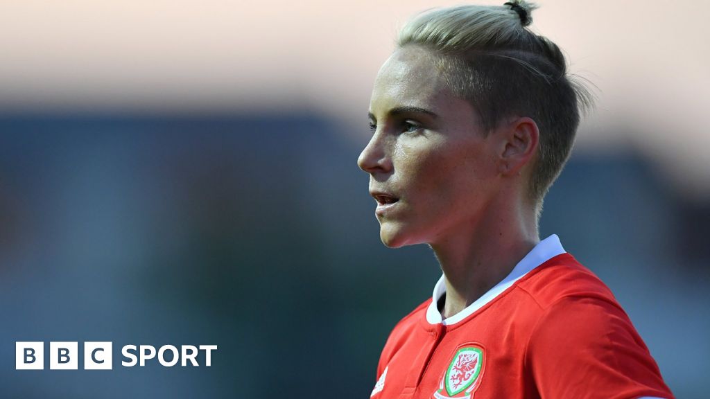 Jess Fishlock: Midfielder listened to heart on Wales status - BBC Sport