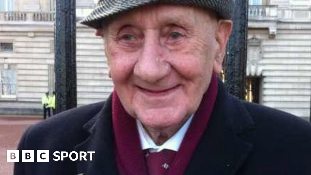 Leigh rugby league stalwart Tommy Sale dies, aged 97 - BBC Sport