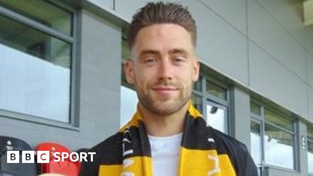 Newport County sign winger Jack Compton and striker Sean Rigg - BBC Sport