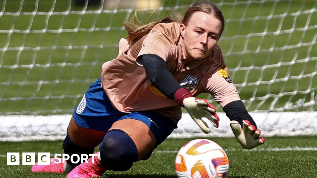 Hannah Hampton: Chelsea in talks with England goalkeeper - BBC Sport