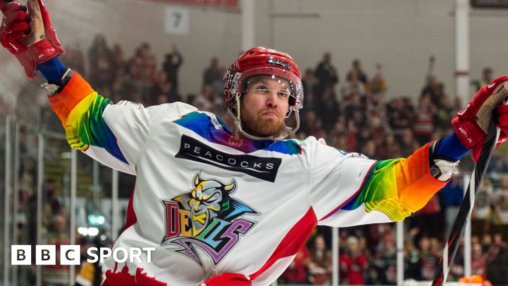 Mike McNamee: Cardiff Devils re-sign forward for 2020-21 season - BBC Sport