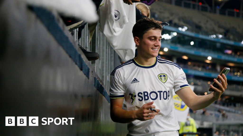 Fulham closing in on Leeds' Daniel James - BBC Sport