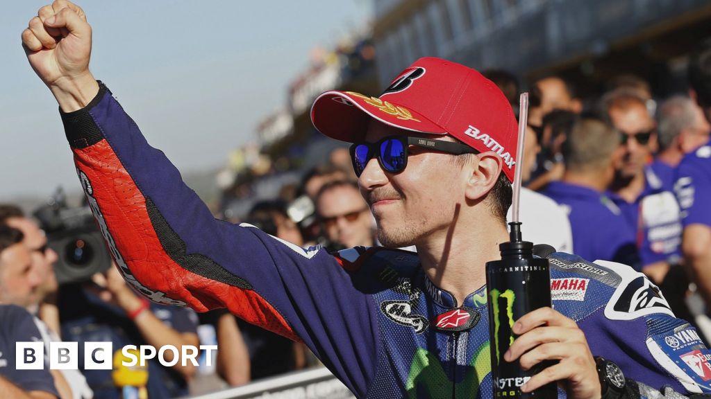MotoGP: Jorge Lorenzo beats Valentino Rossi to win third title - BBC Sport