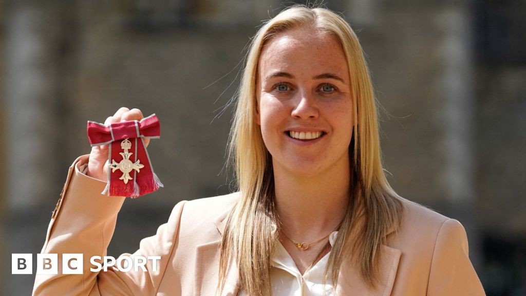 Beth Mead: England forward 'ahead of schedule' in ACL injury recovery - BBC Sport