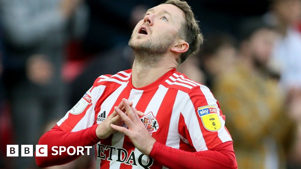 Aiden McGeady: Hibs boss Lee Johnson confirms 'interest' in former ...