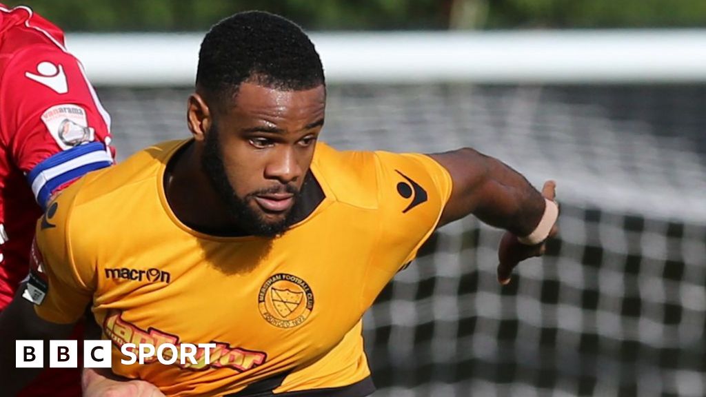Marc-Anthony Okoye: Bromley sign Braintree Town defender - BBC Sport