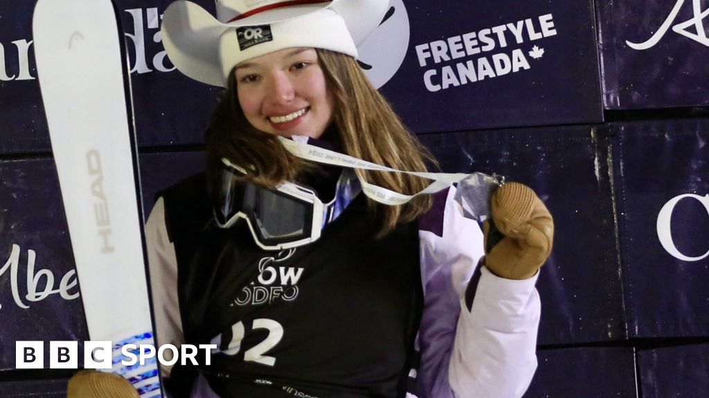 Zoe Atkin: Briton wins World Cup halfpipe bronze in Calgary - BBC Sport