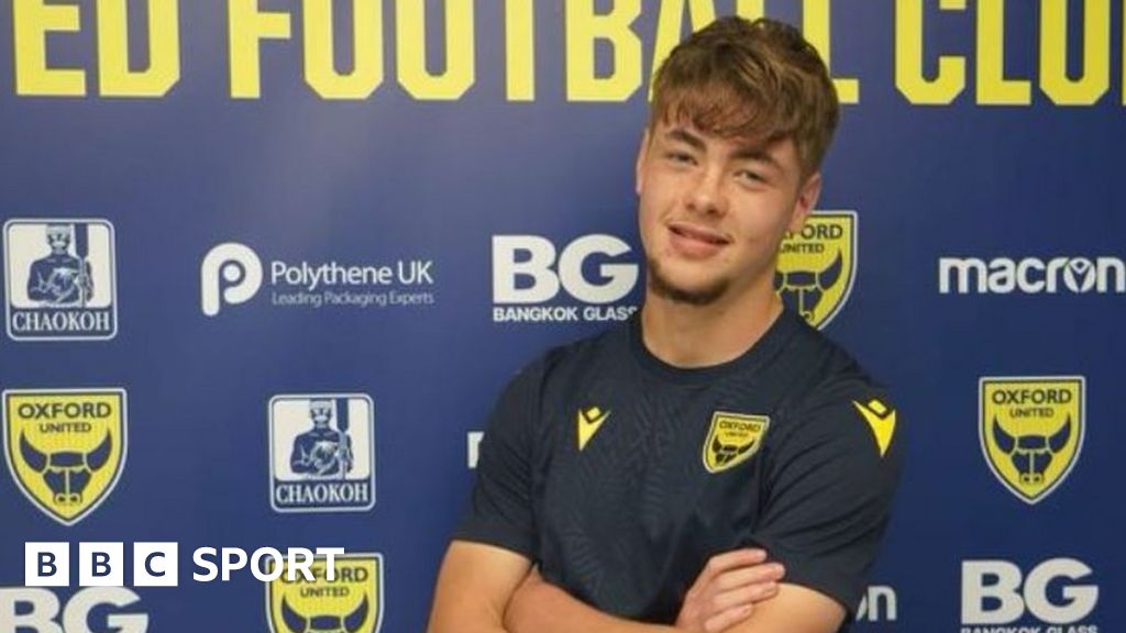 Oxford United sign ex-Rangers striker Cameron Cooper - BBC Sport