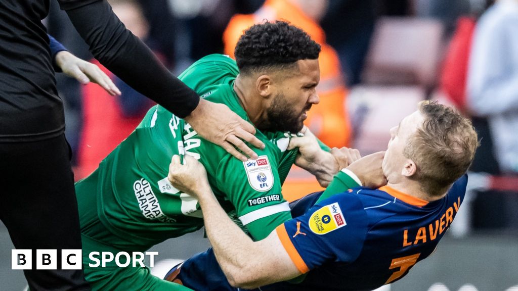 Sheffield United's Wes Foderingham and Blackpool's Shayne Lavery fail ...