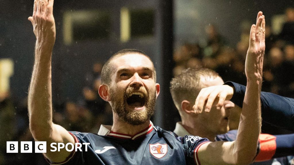 Raith Rovers 4-3 Partick Thistle: Hosts go top of Scottish Championship ...