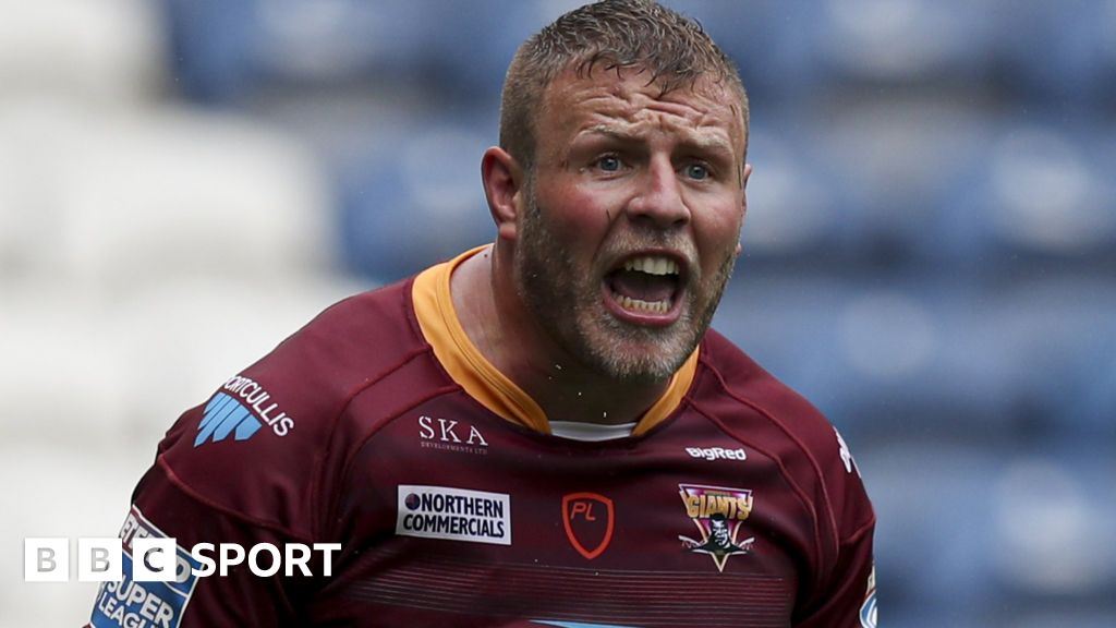 Josh Jones: Huddersfield Giants forward signs new three-year deal - BBC ...