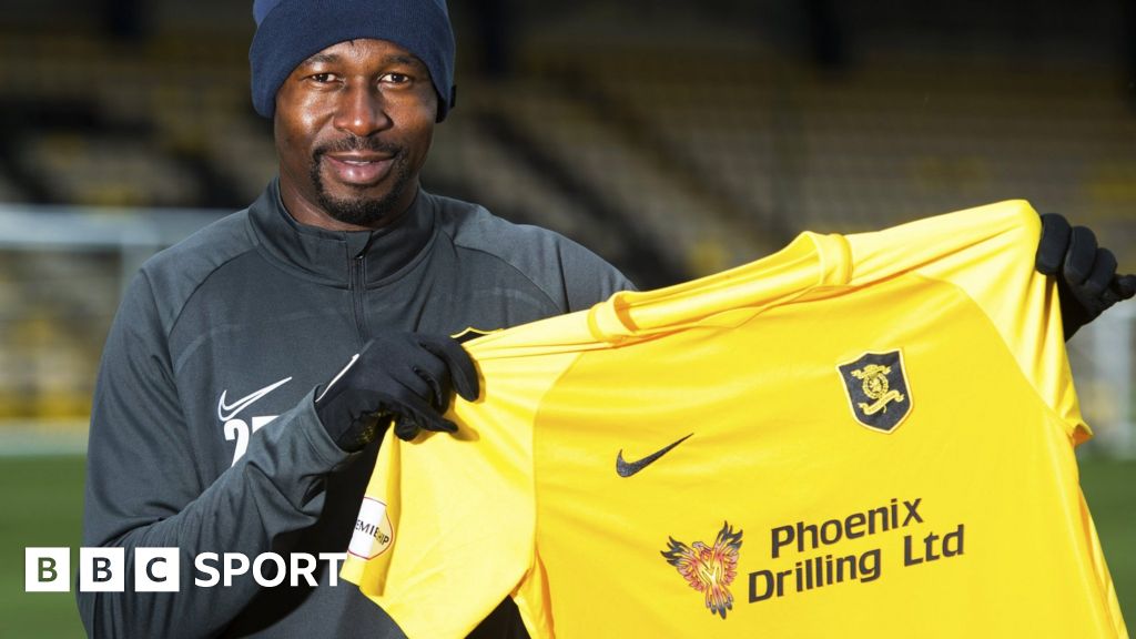 Efe Ambrose: Livingston sign former Celtic & Hibs defender - BBC Sport