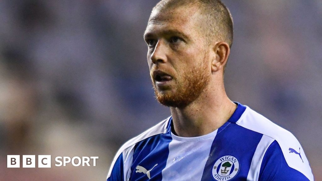 Joe Garner: Fleetwood Town sign forward after Apoel exit - BBC Sport