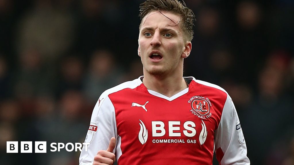 Fleetwood: George Glendon, Chris Neal and Ricardo Kip released - BBC Sport