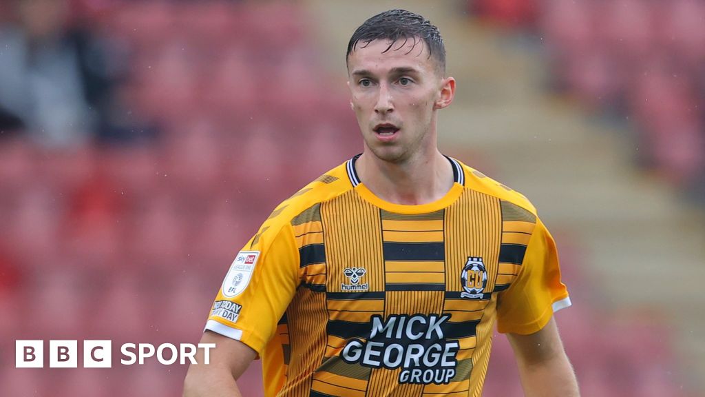 Conor Masterson: Gillingham sign QPR centre-back on loan - BBC Sport