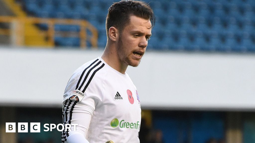 Matt Urwin: Fleetwood Town sign AFC Fylde goalkeeper - BBC Sport