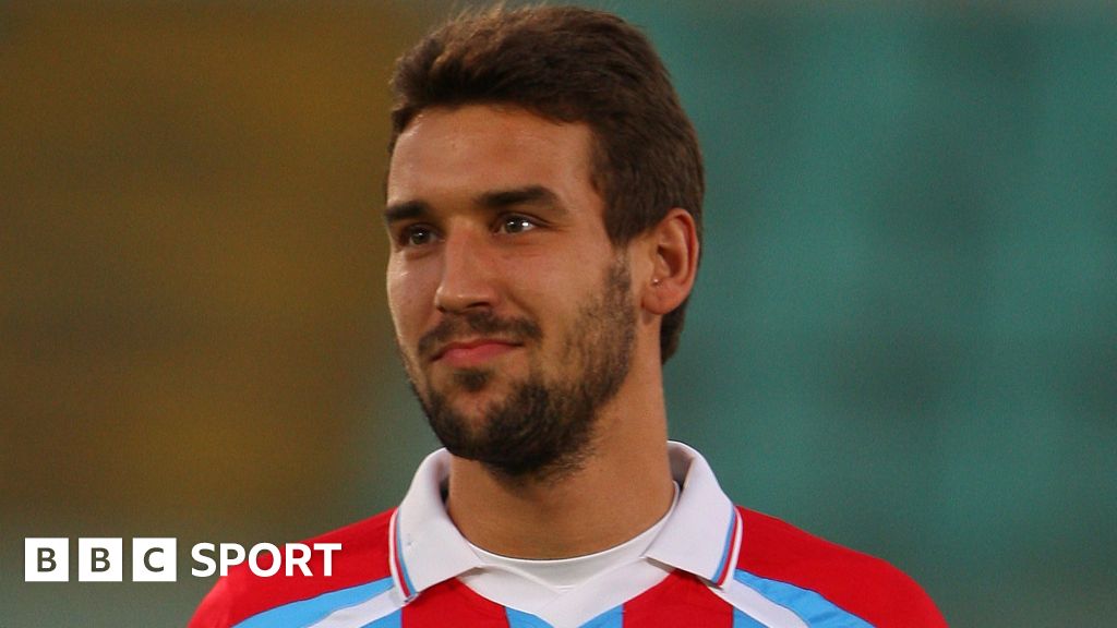 Blazej Augustyn: Hearts recruit Polish defender - BBC Sport