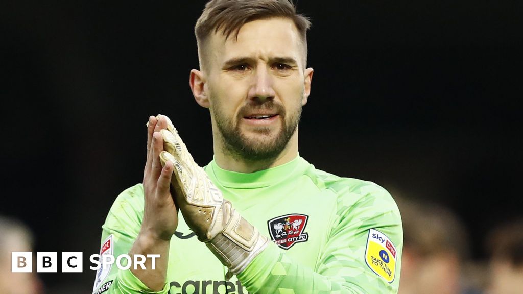Gary Woods: Exeter City goalkeeper signs new contract - BBC Sport