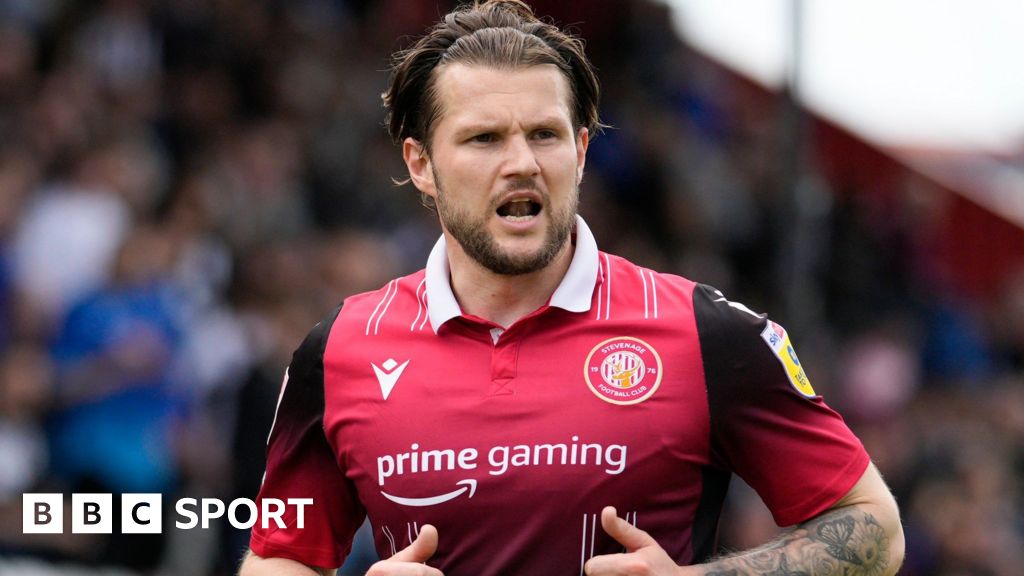 Jake Reeves: AFC Wimbledon re-sign midfielder from Stevenage - BBC Sport