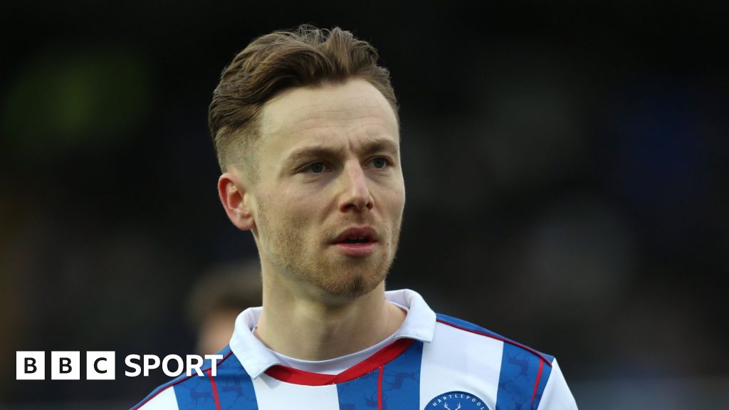 Dan Kemp: MK Dons midfielder signs for Swindon Town on loan - BBC Sport