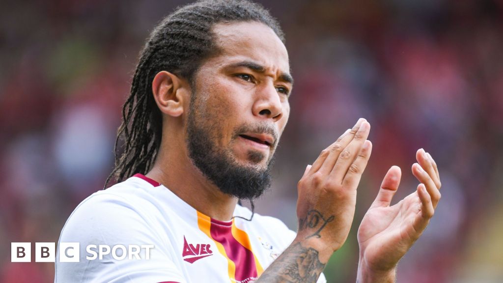 Sean Scannell: Blackpool sign winger after Bradford City release - BBC ...