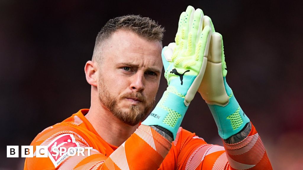 Brentford sign keeper Mark Flekken from Freiburg - BBC Sport
