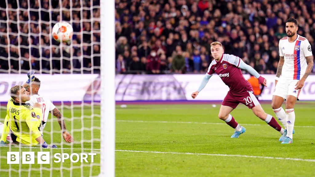 West Ham talking point: Hammers can snatch the result in Lyon - BBC Sport