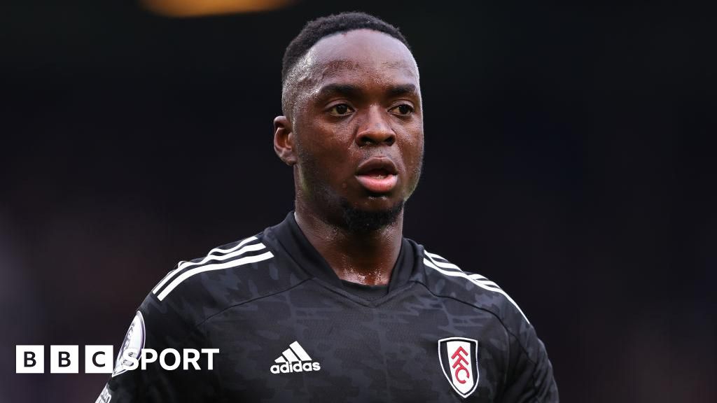 Transfer news: Neeskens Kebano leaves Fulham - BBC Sport