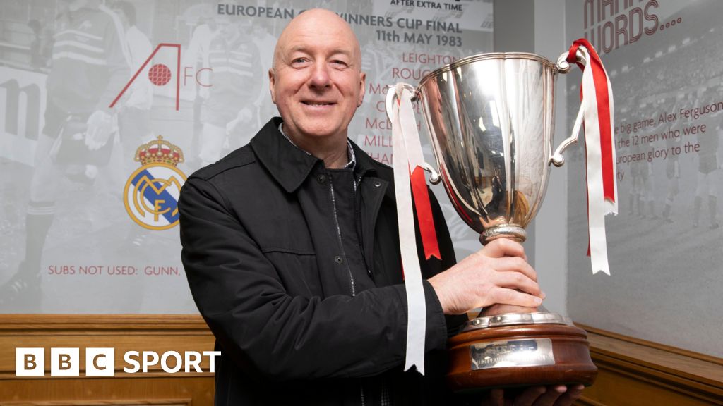 Neil Simpson calls time on Aberdeen career - BBC Sport