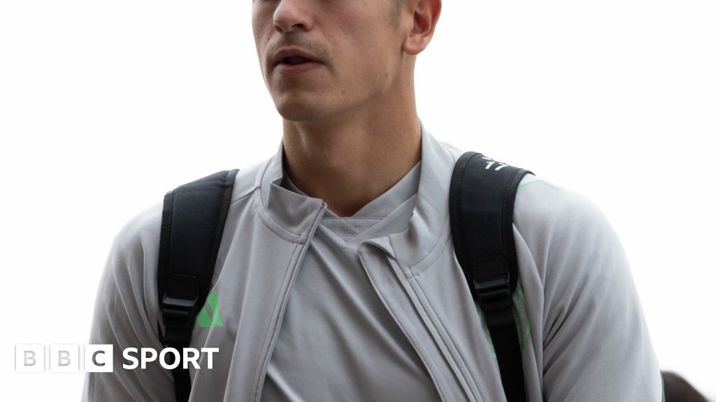Nawrocki makes Celtic debut against County - BBC Sport