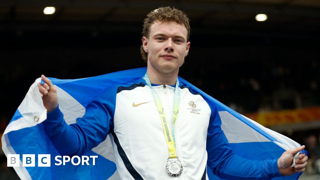 Commonwealth Games: Scotland's Jack Carlin wins keirin silver - BBC Sport
